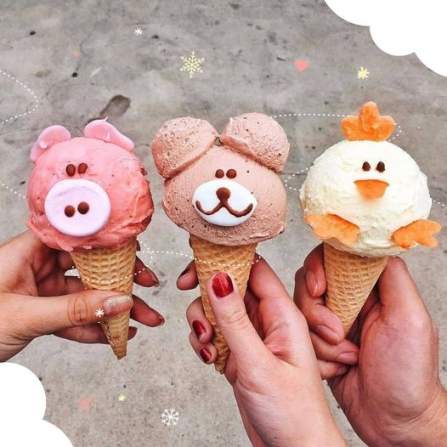 Sabayon au champagne à une salsa de grenade et de pistache avec de la ...